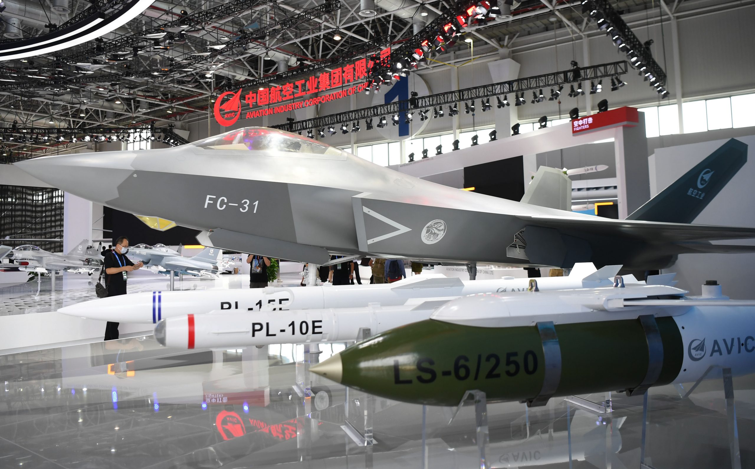 Airshow China: PLA Air Force unveils military hardware – macaomagazine.net